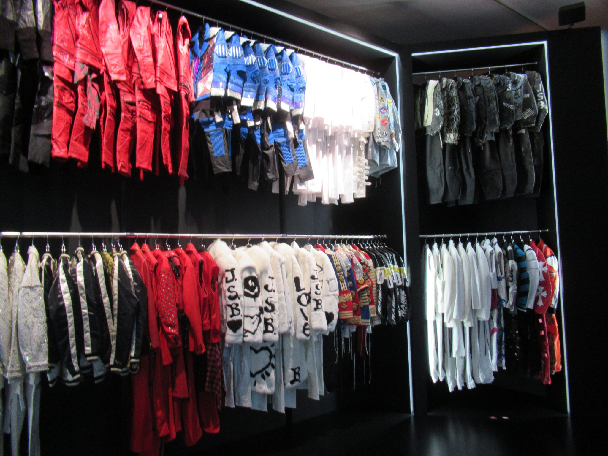 OMI (JSB3)、『Moonlit Room』と題したテーマの展示を提案！ | Liveen Times